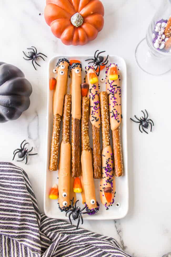 Halloween Pretzel Rods | Buns In My Oven