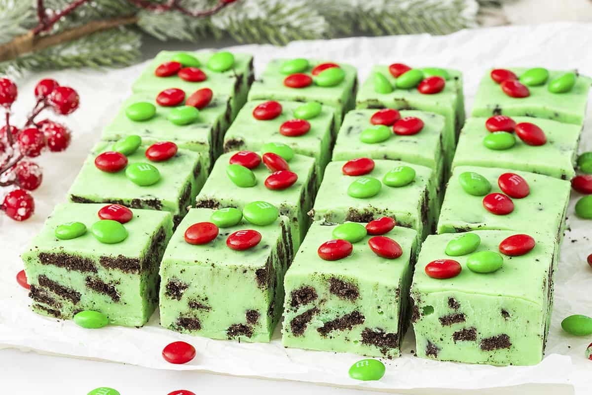 Christmas Mint Oreo Fudge Recipe | Buns In My Oven